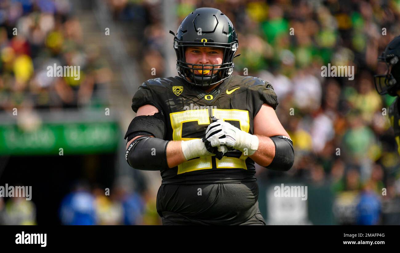 Oregon offensive lineman Ryan Walk (53) lines up against BYU during the ...