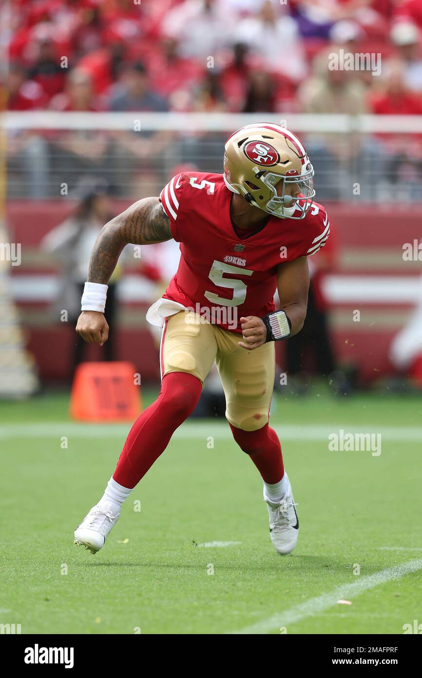 San Francisco 49ers quarterback Trey Lance (5) runs after a handoff ...
