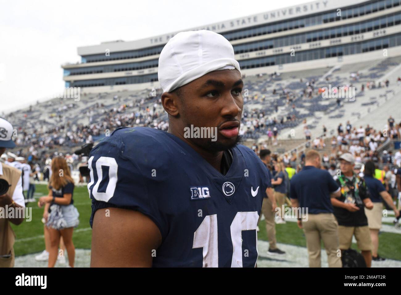 Penn State running back Nicholas Singleton (10) leaves the field ...