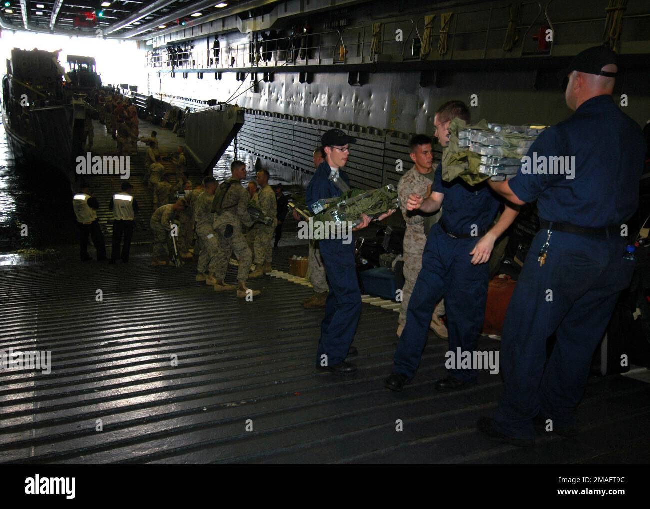 Uss trenton hi-res stock photography and images - Alamy