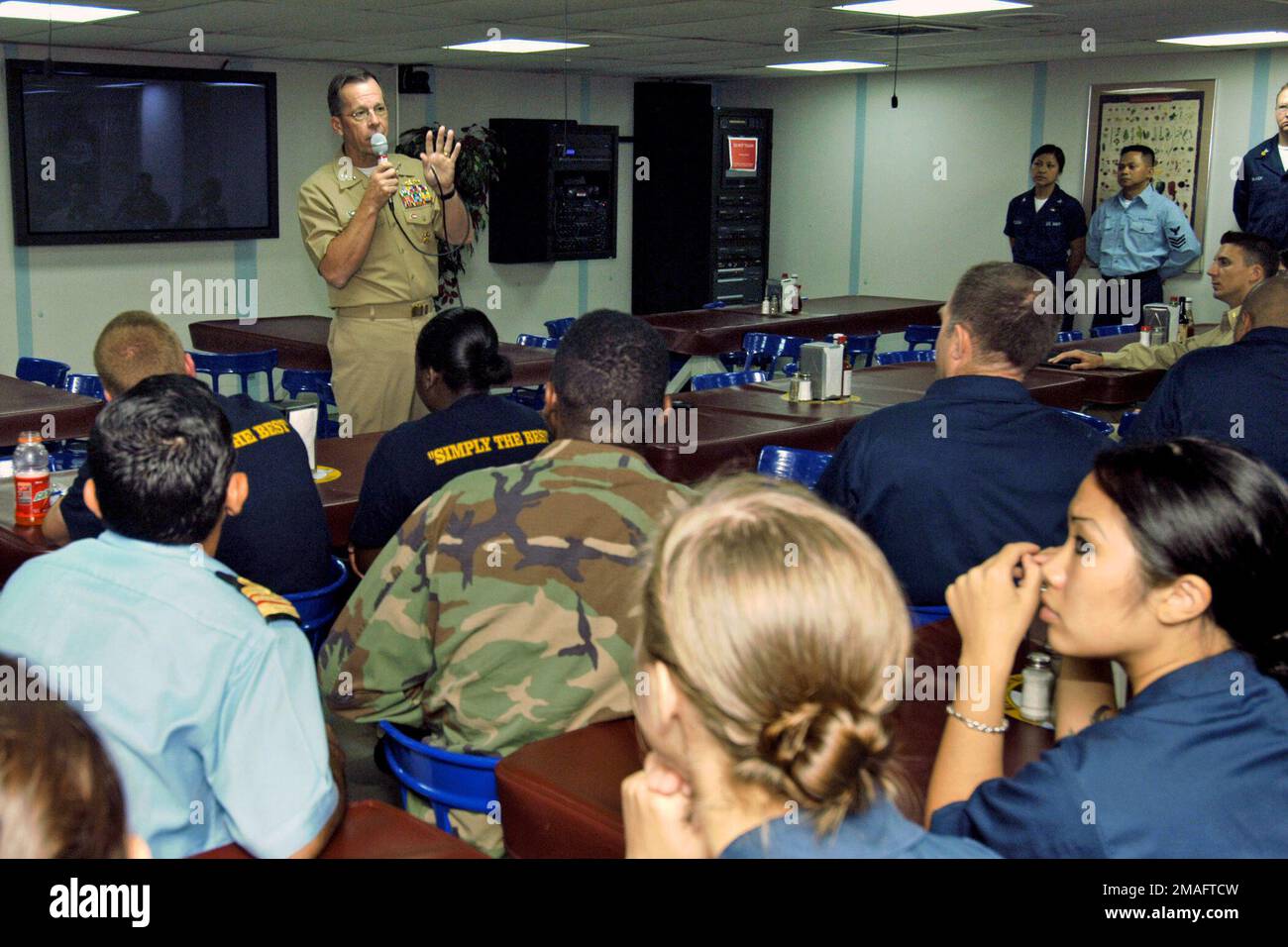 060723-N-6501M-020. Base: Usns Mercy (T-AH 19 Stock Photo - Alamy