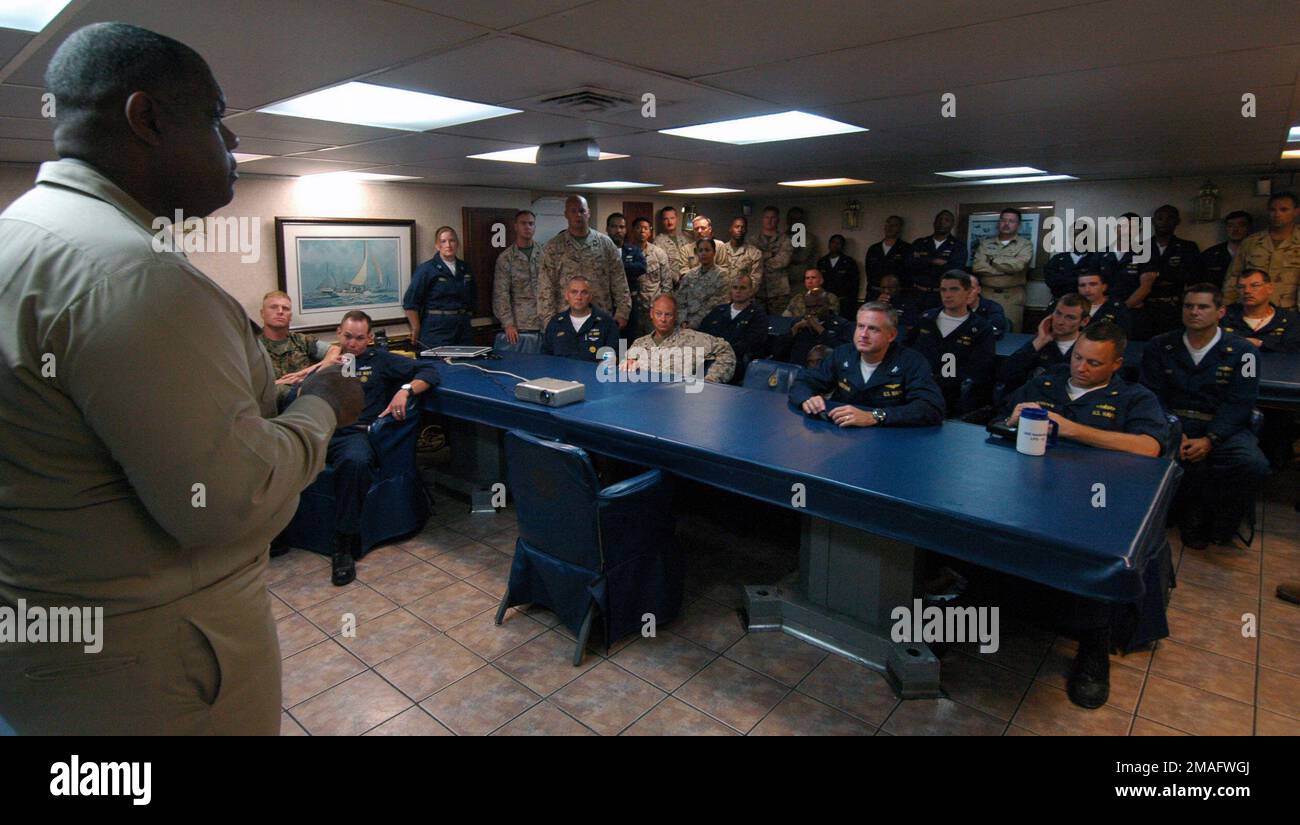 Uss nashville lpd 13 hi-res stock photography and images - Alamy