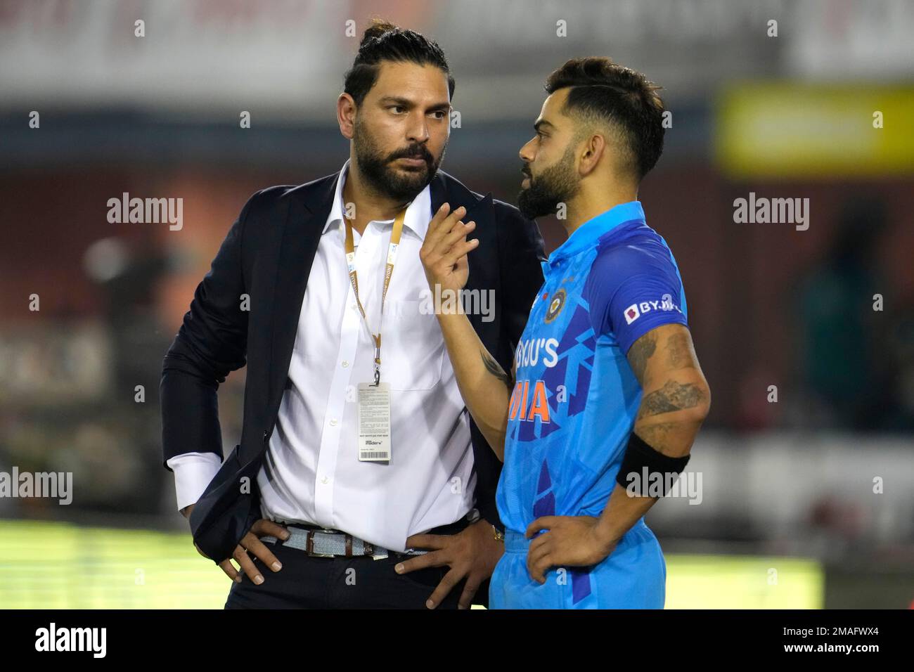 India's Virat Kohli, right, interacts with former Indian cricketer ...