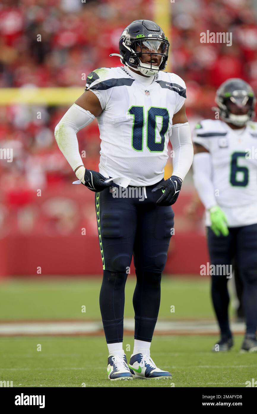 Seattle Seahawks linebacker Uchenna Nwosu (10) reads the backfield ...