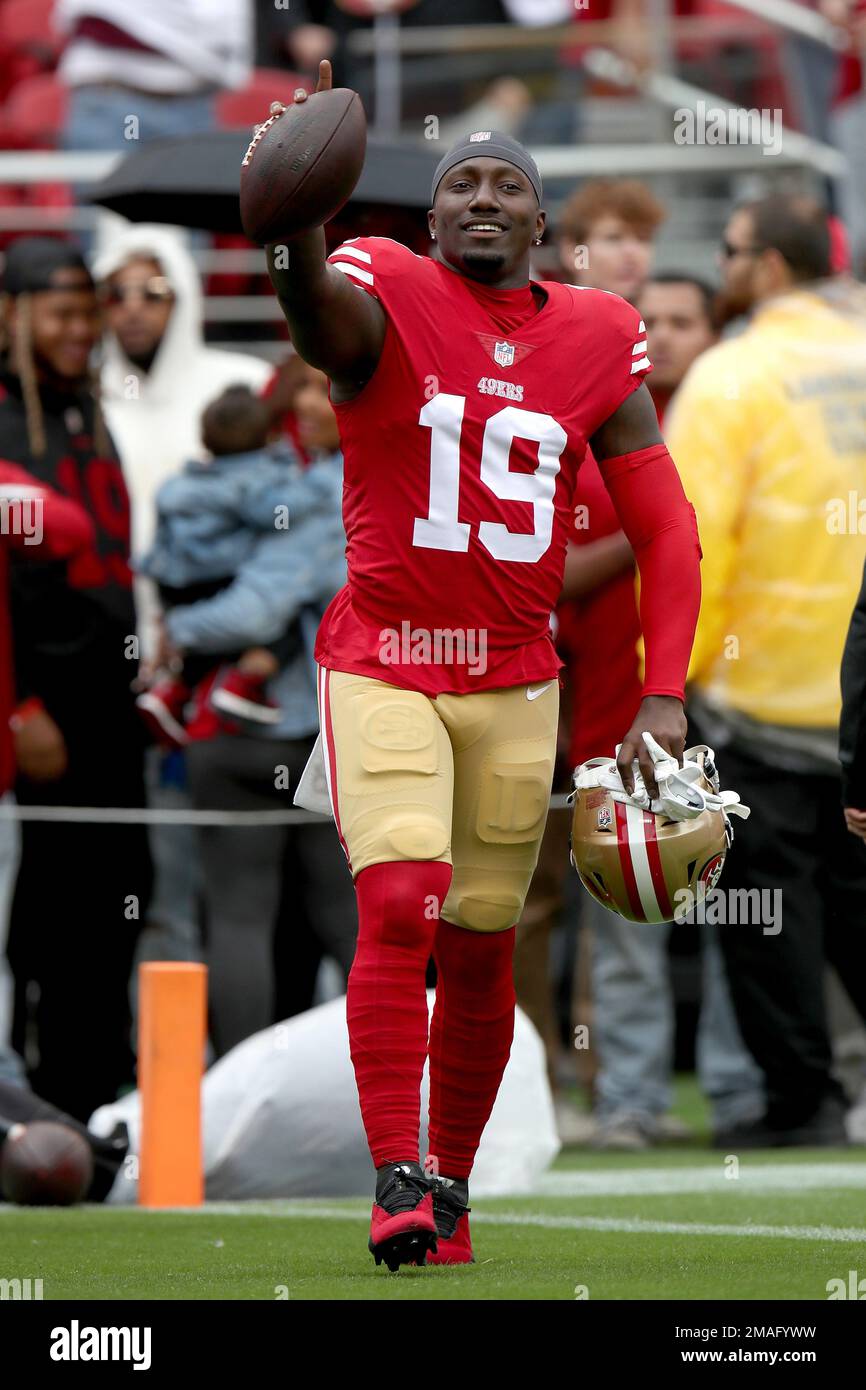 San Francisco 49ers wide receiver Deebo Samuel (19) interacts with fans ...