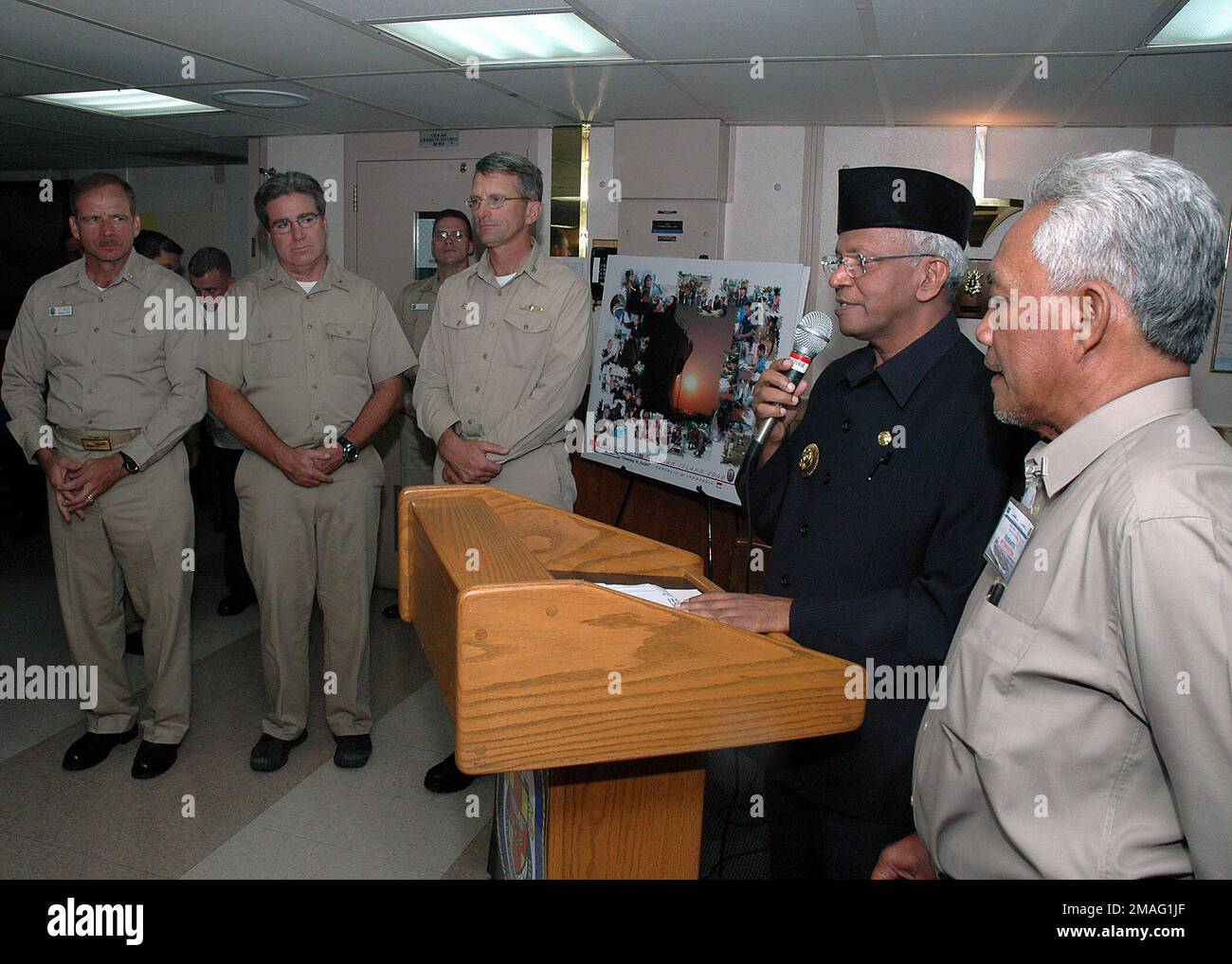 Usns mercy t ah 19 hi-res stock photography and images - Alamy