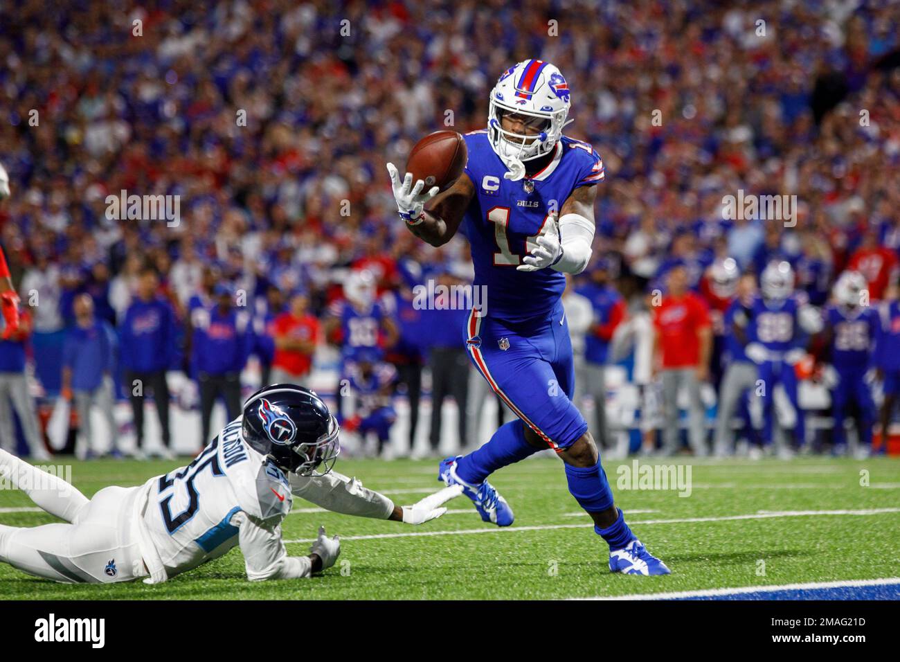 Buffalo Bills wide receiver Stefon Diggs (14) catches a 14 yard ...