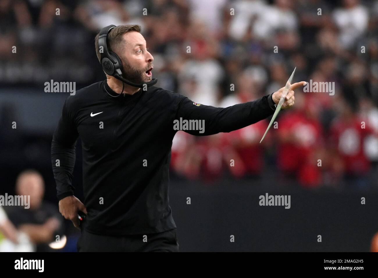 Arizona Cardinals head coach Kliff Kingsbury calls to to his team ...