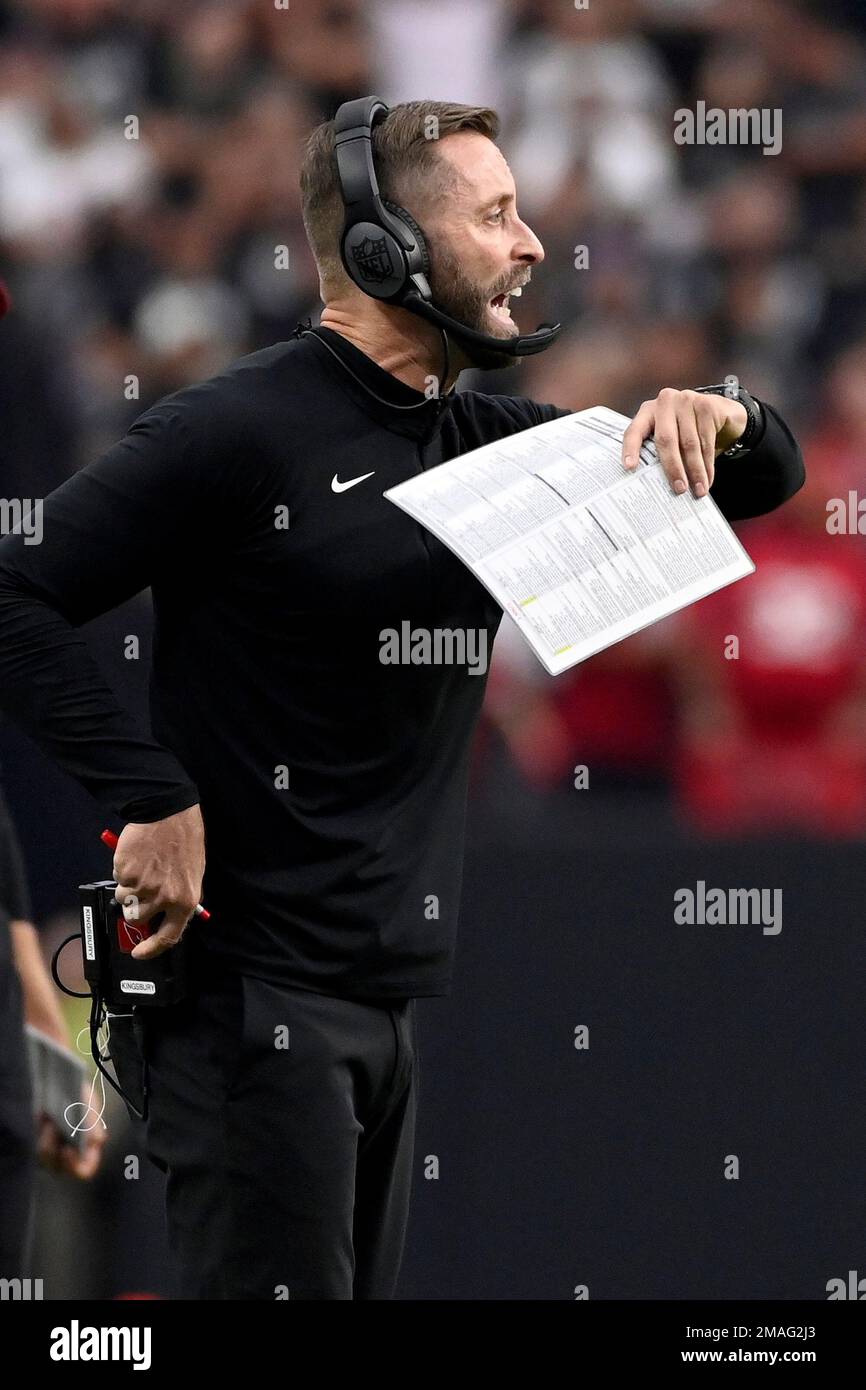 Arizona Cardinals head coach Kliff Kingsbury calls to to his team ...