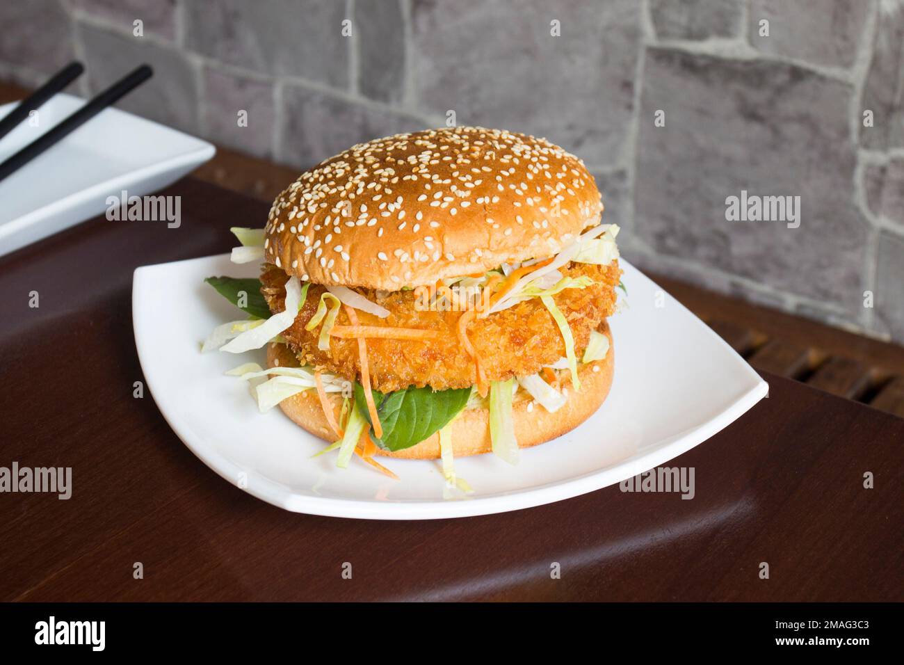 Authentic top quality American crispy chicken Burger Stock Photo - Alamy