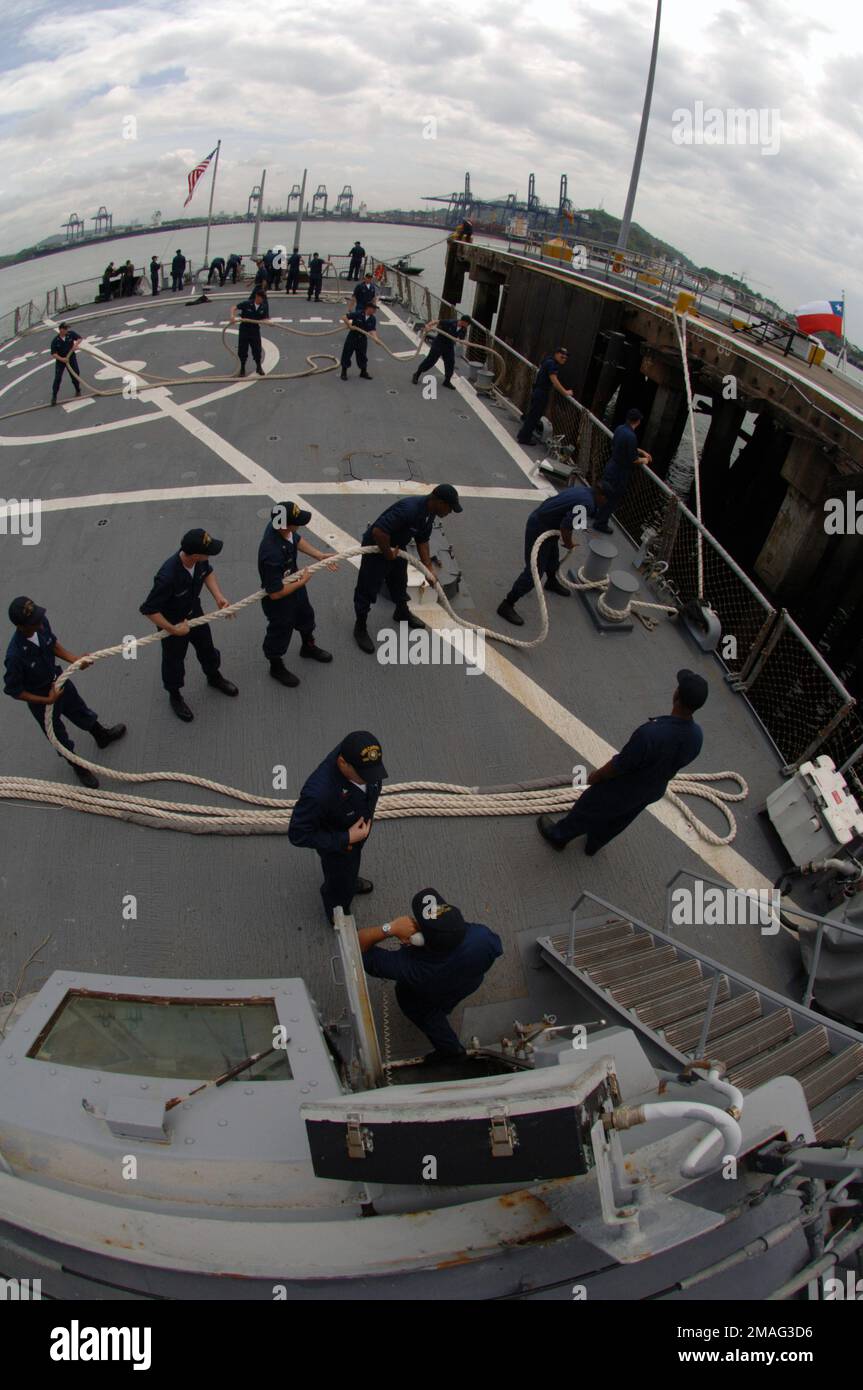 Guided missile destroyer uss carney ddg 64 hi-res stock photography and ...