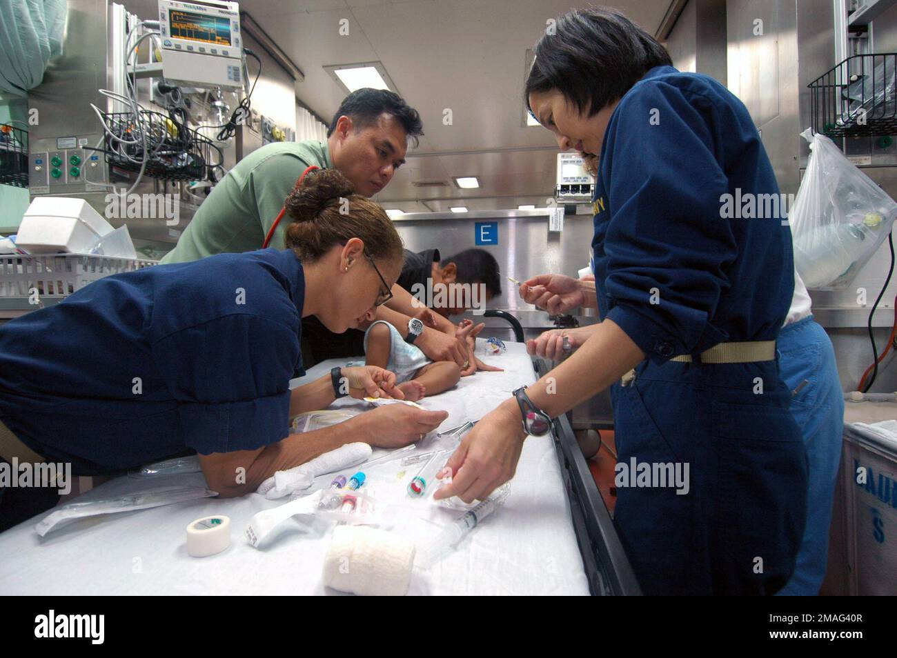 060827-N-2832L-024. Base: Usns Mercy (T-AH 19 Stock Photo - Alamy