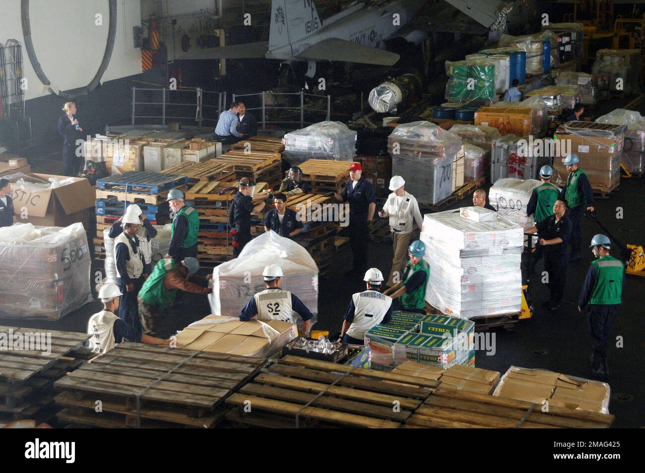 Uss kitty hawk sailors hi-res stock photography and images - Alamy
