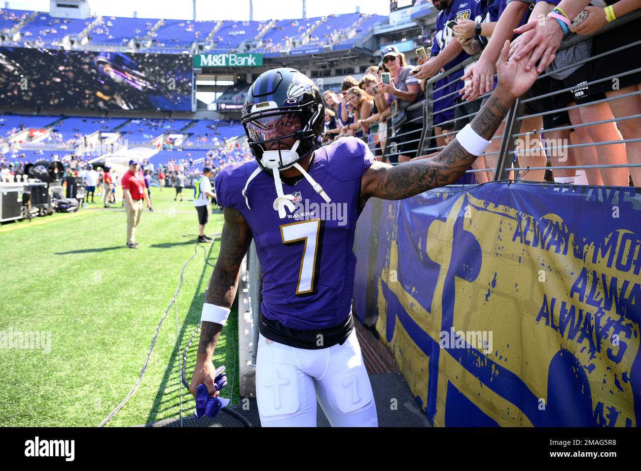 Baltimore Ravens wide receiver Rashod Bateman (7) takes to the field ...
