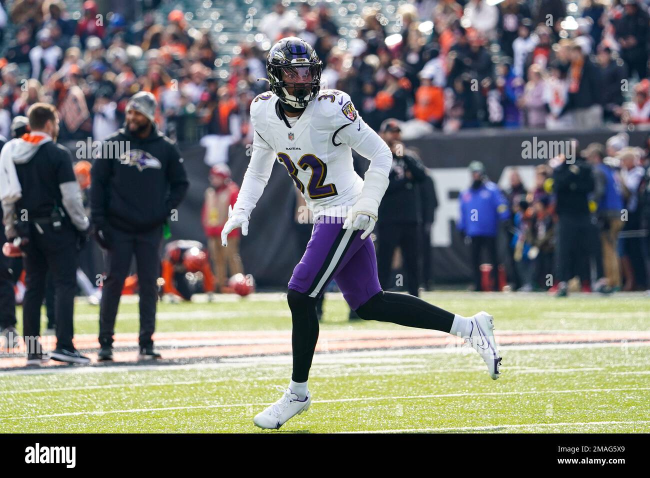 Baltimore Ravens safety Marcus Williams (32) warms up before an NFL ...