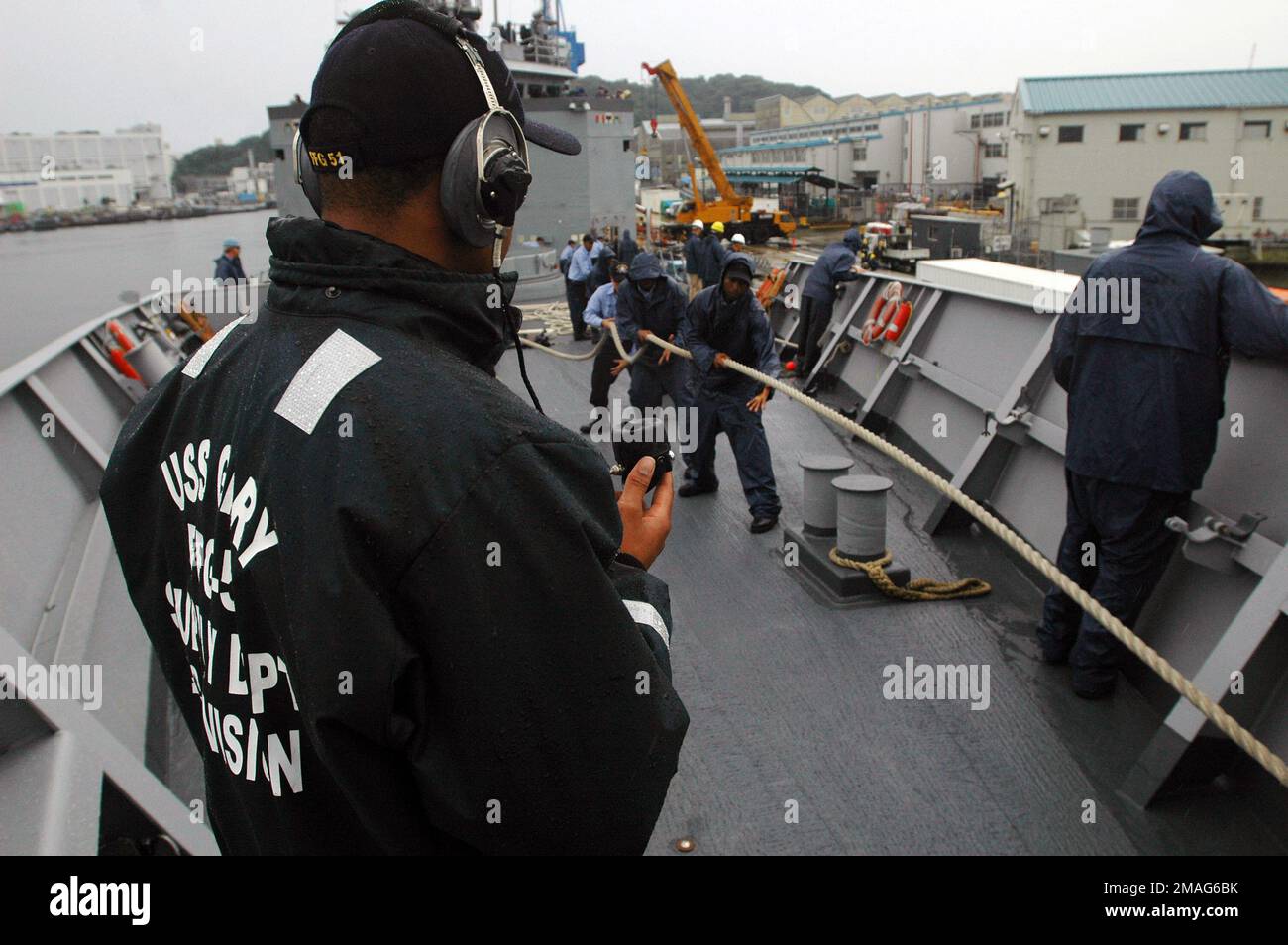 060901-N-1332Y-021. Base: USS Gary (FFG 51 Stock Photo - Alamy