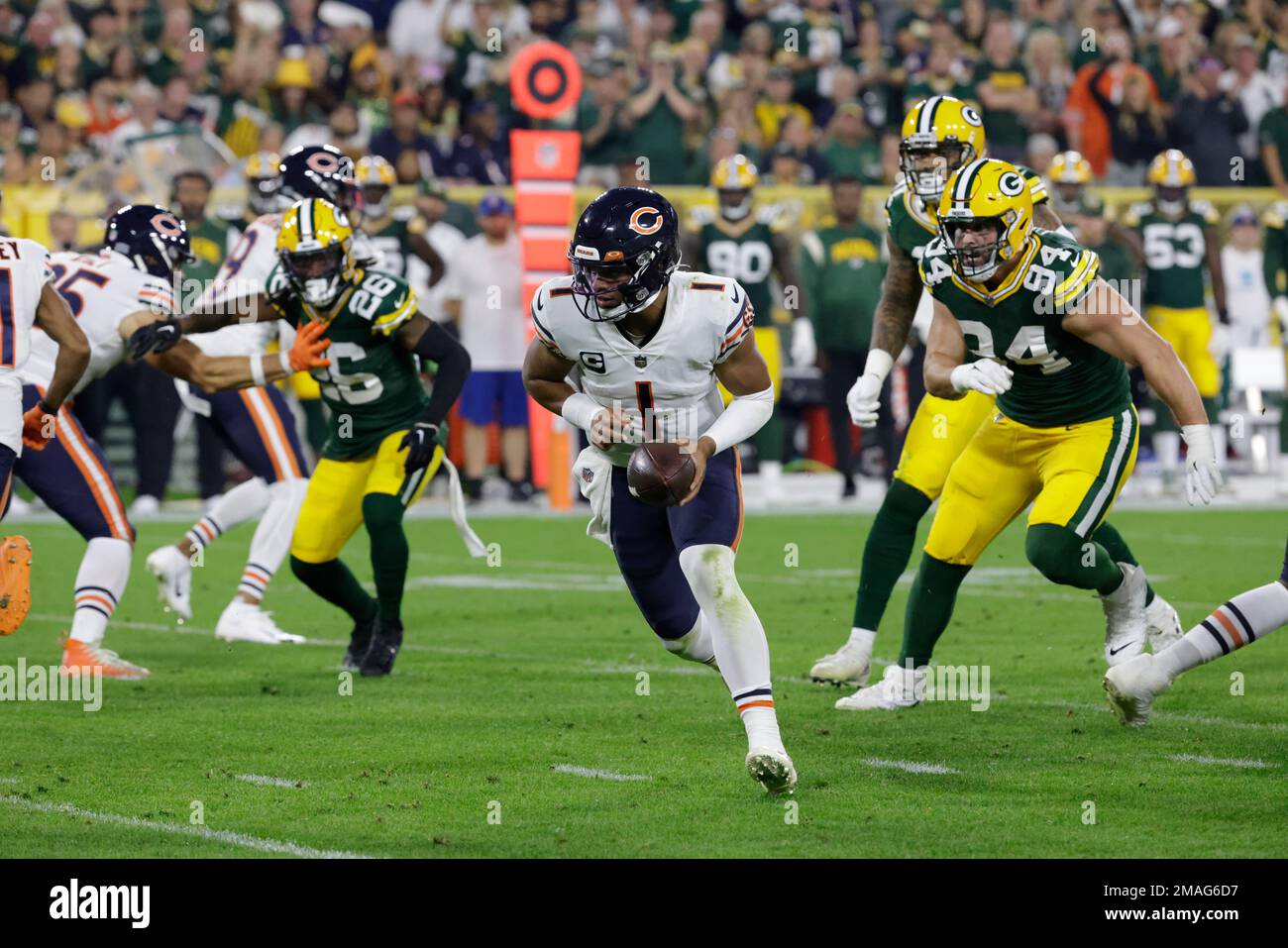 Chicago Bears quarterback Justin Fields (1) during an NFL football game ...