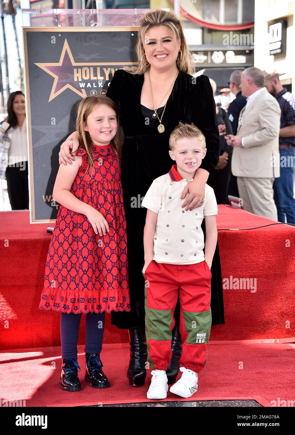 Singer and talk show host Kelly Clarkson and her children River Rose ...