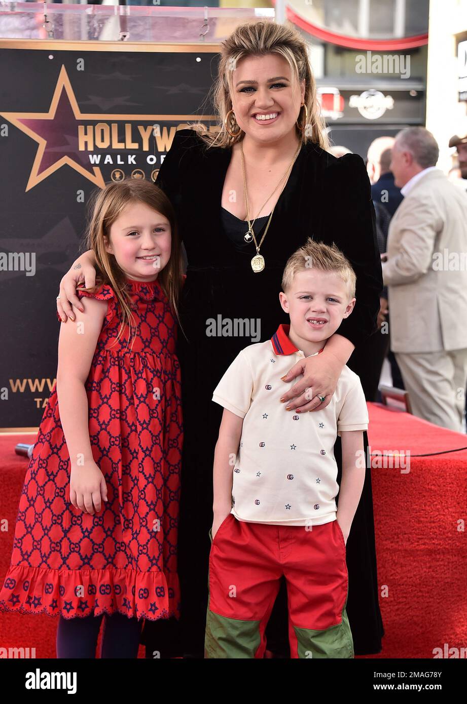 Singer and talk show host Kelly Clarkson and her children River Rose ...