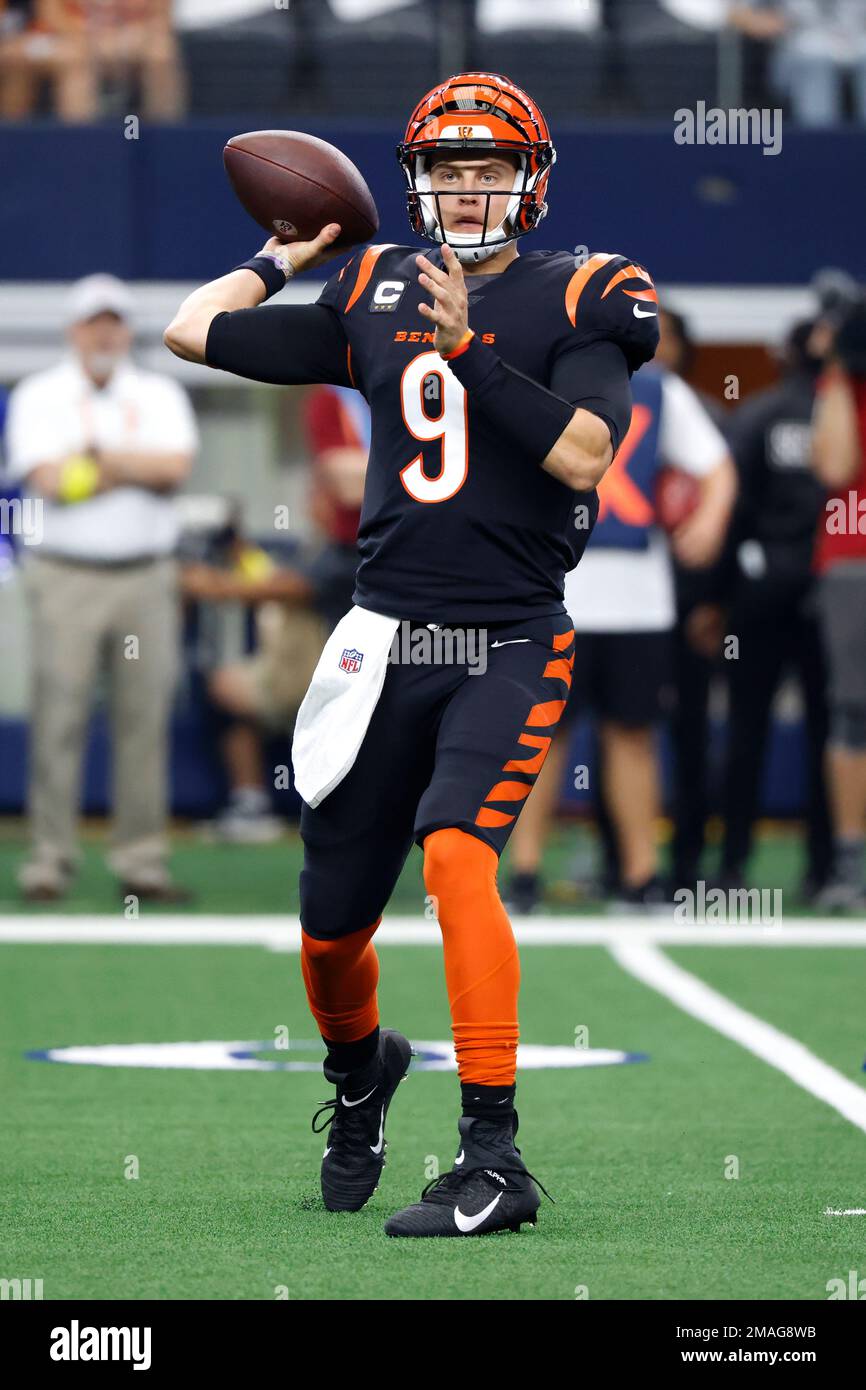 Cincinnati Bengals quarterback Joe Burrow (9) throws against the Dallas ...