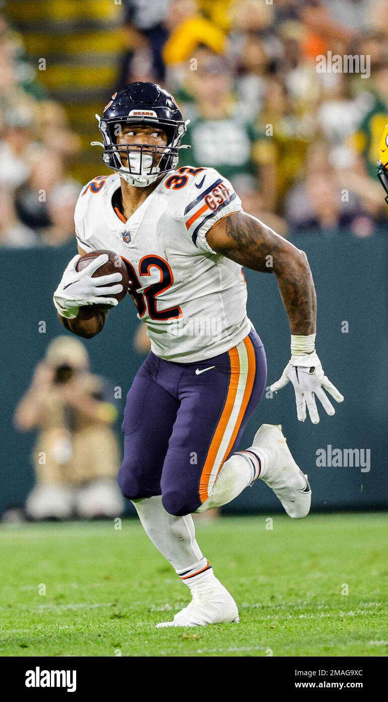 Chicago Bears running back David Montgomery (32) runs during an NFL against the the Green Bay ...
