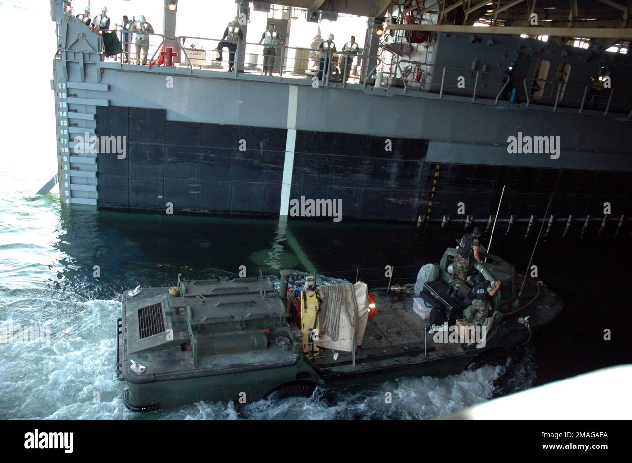 Amphibious dock landing ship uss harpers ferry lsd 49 hi-res stock ...