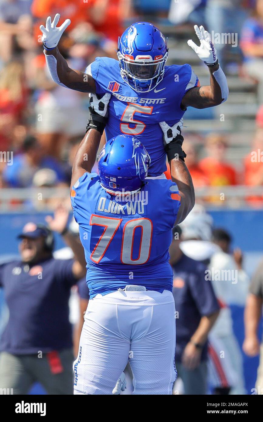 Boise State offensive lineman John Ojukwu (70) lifts up Boise State ...