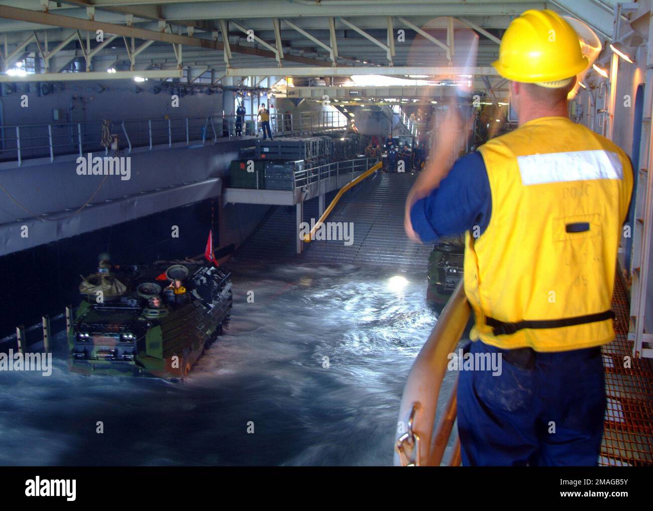 060929-N-4399G-008. Base: USS Harpers Ferry (LSD 49 Stock Photo - Alamy