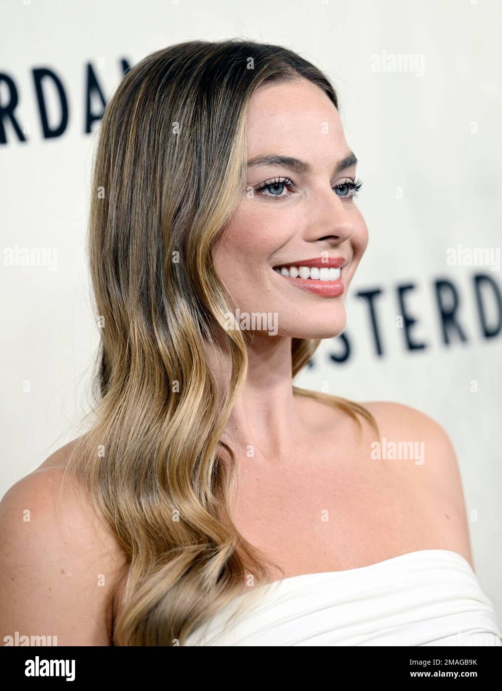 Margot Robbie attends the world premiere of "Amsterdam" at Alice Tully ...