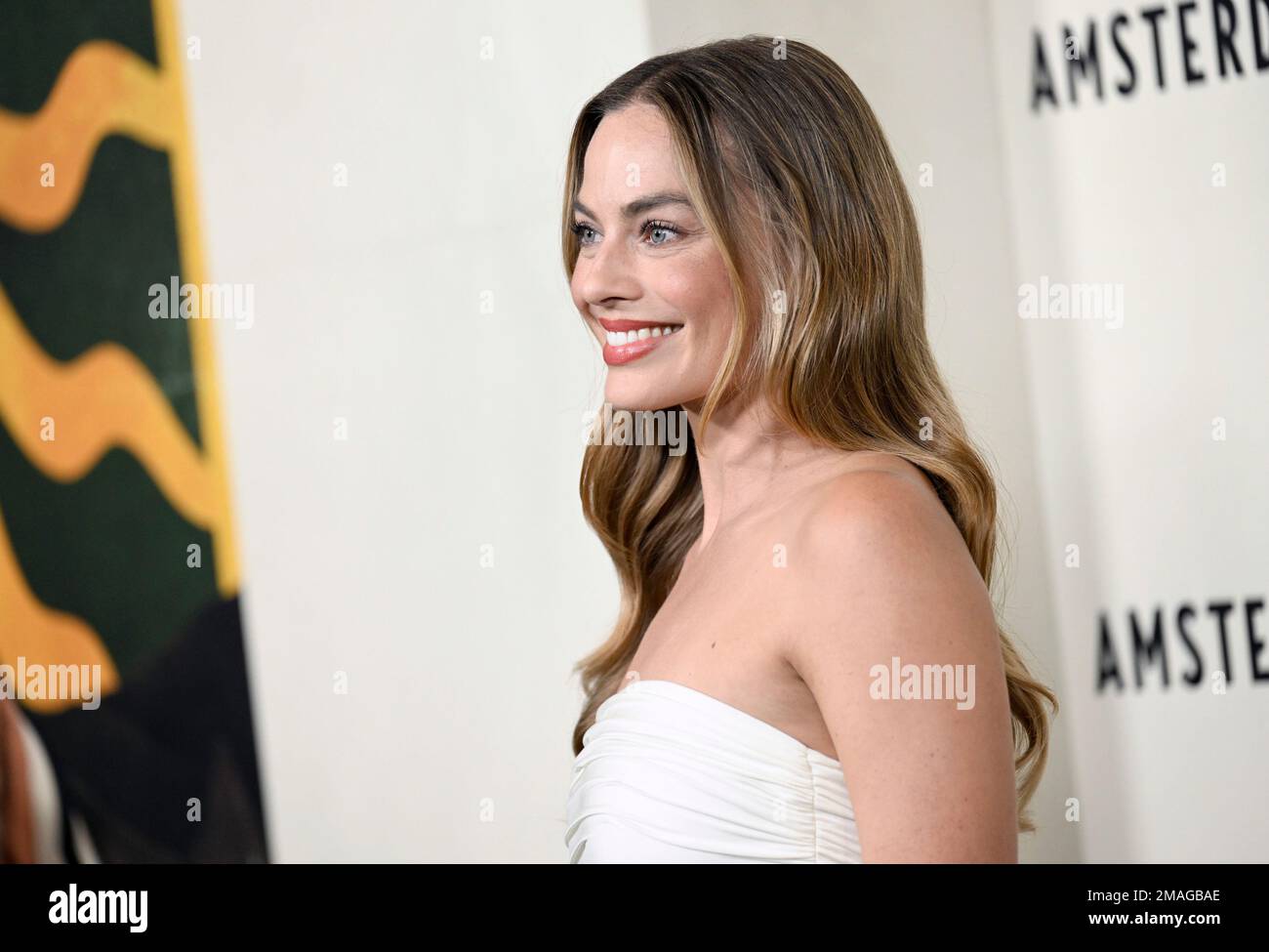 Margot Robbie attends the world premiere of "Amsterdam" at Alice Tully ...