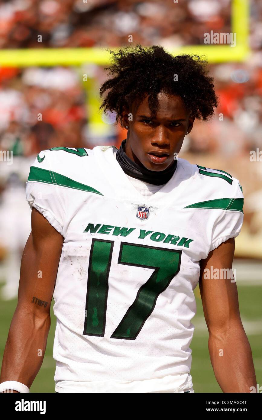 New York Jets wide receiver Garrett Wilson (17) stands on the sideline ...