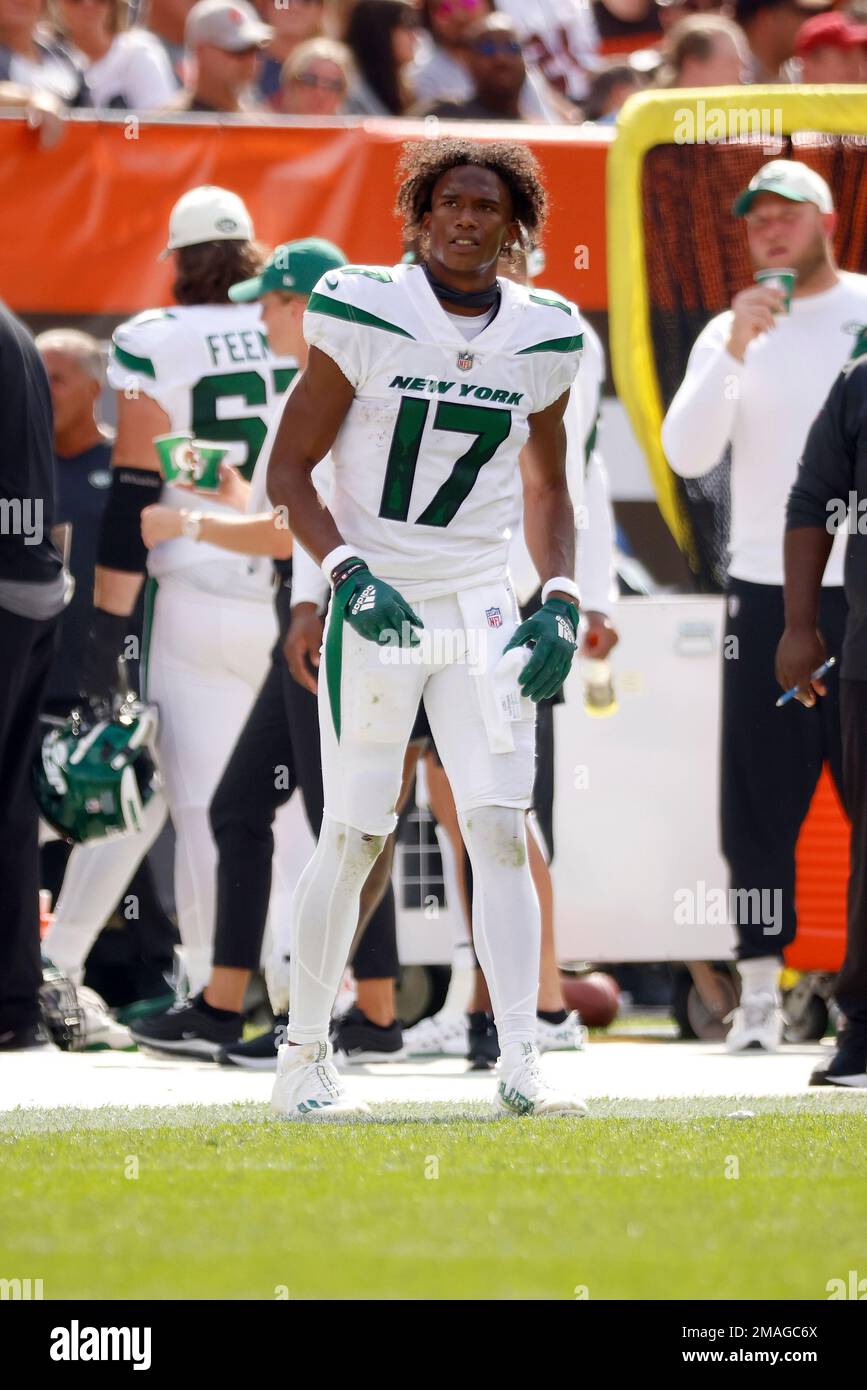 New York Jets wide receiver Garrett Wilson (17) stands on the sideline ...
