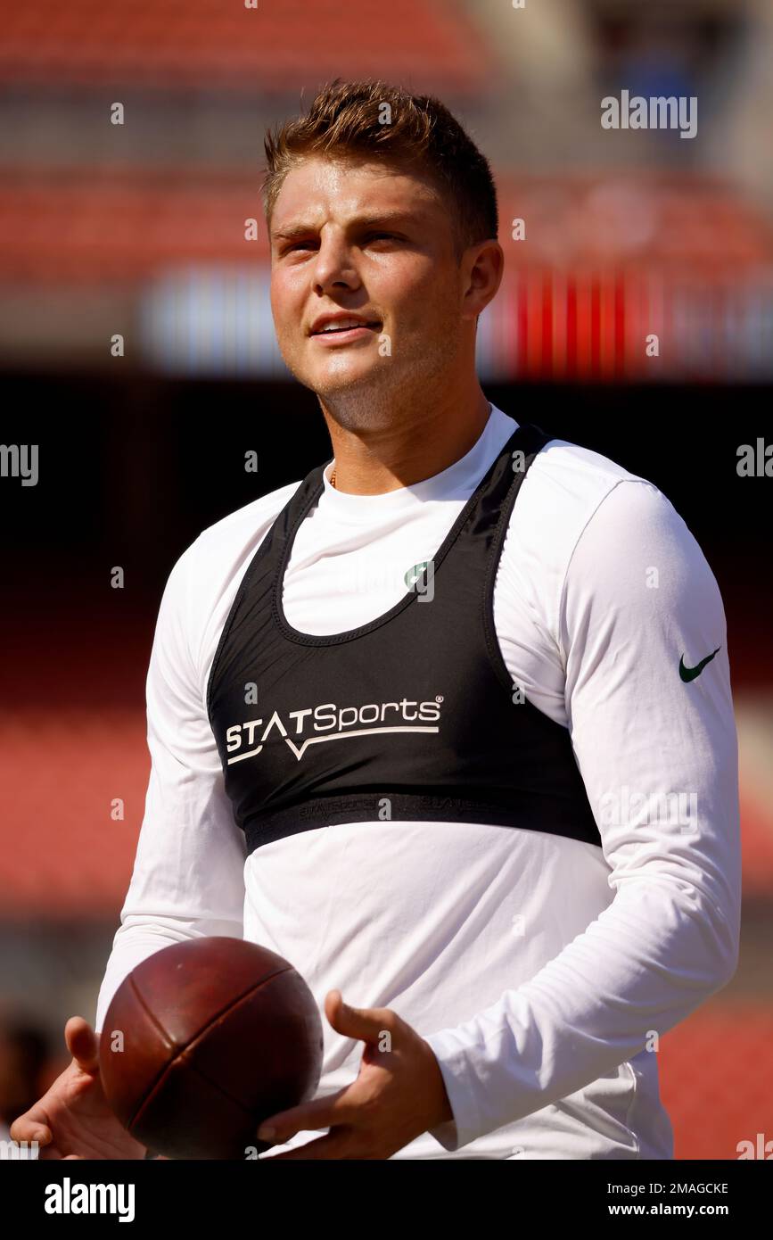 New York Jets quarterback Zach Wilson (2) warms up prior to the start ...
