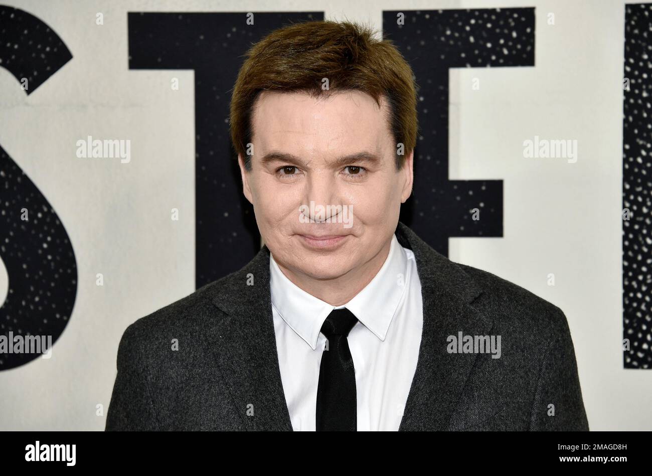 Mike Myers attends the world premiere of "Amsterdam" at Alice Tully ...