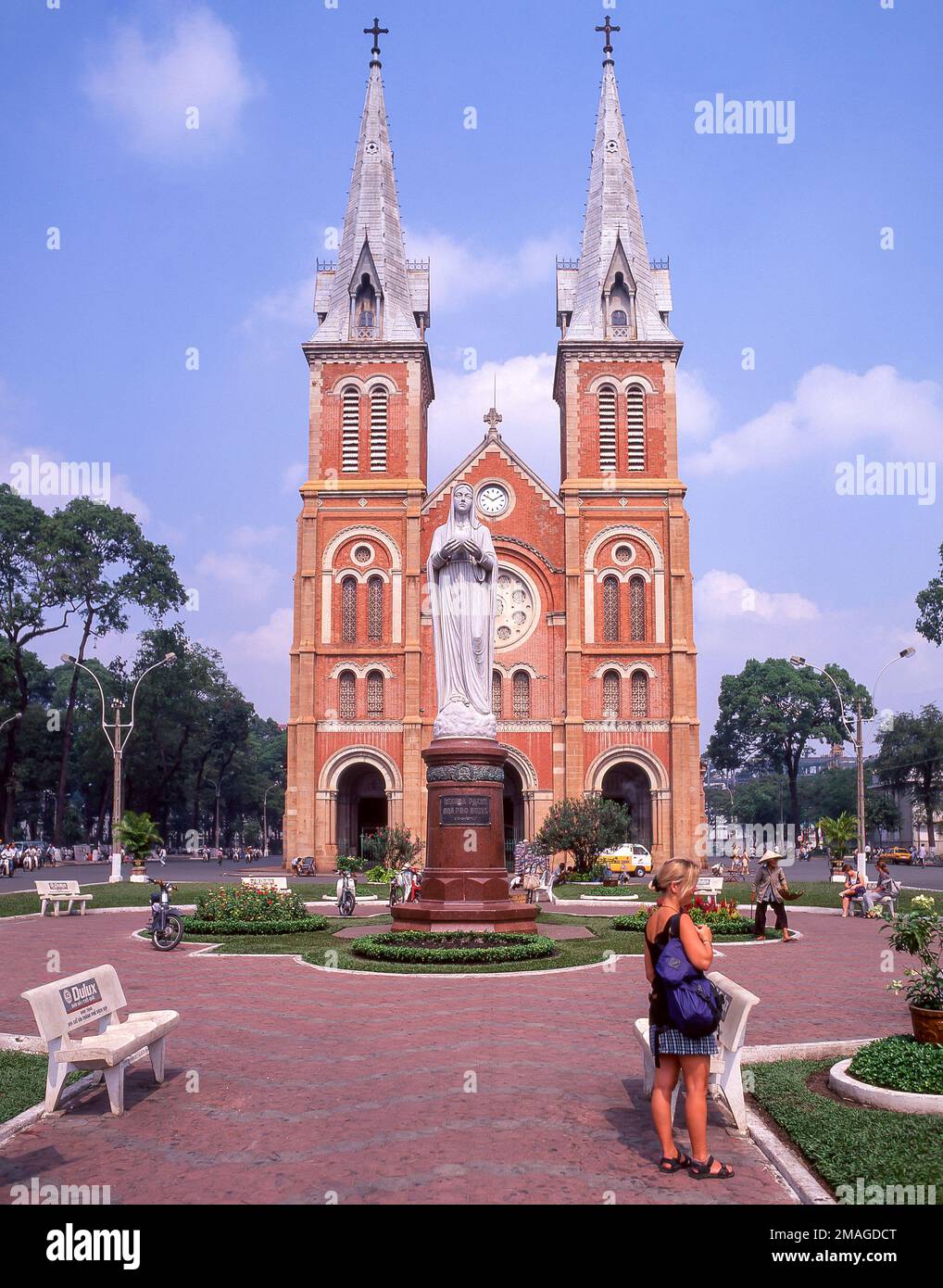 Notre-Dame Cathedral Basilica of Saigon, Công xã Paris, Ho Chi Minh ...