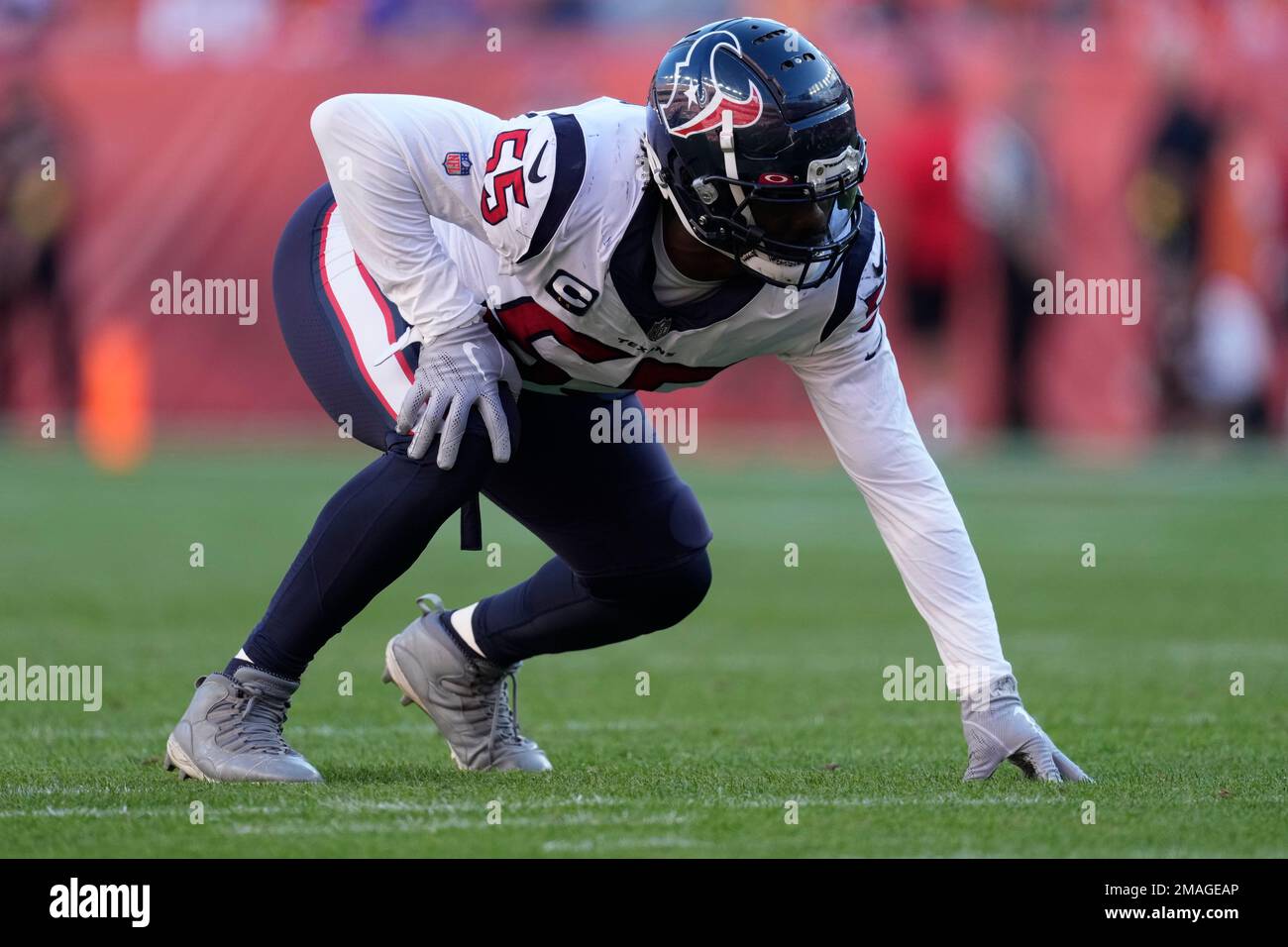Houston Texans defensive end Jerry Hughes (55) lines up against the ...