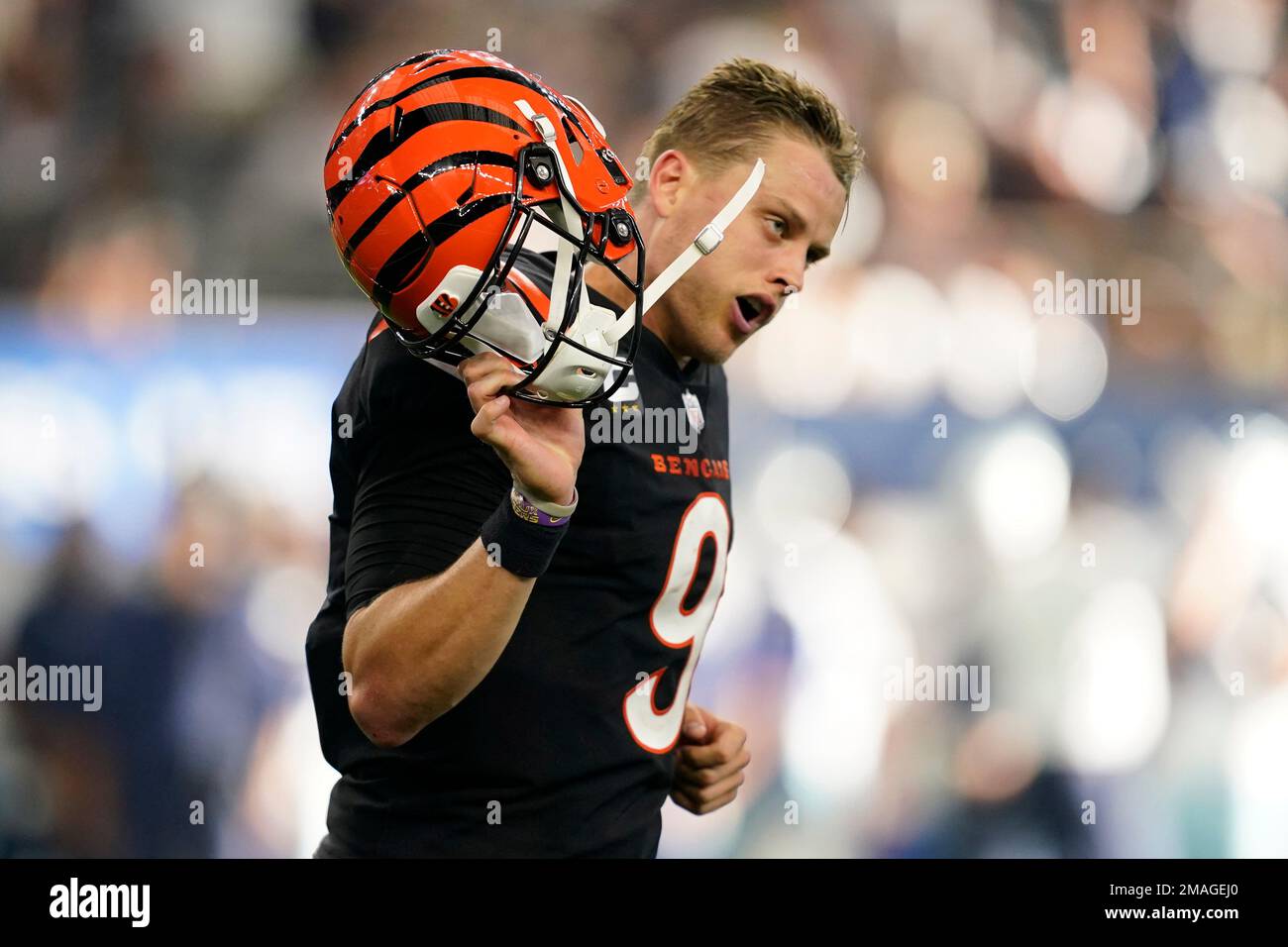 Cincinnati Bengals quarterback Joe Burrow (9) celebrates a two point ...