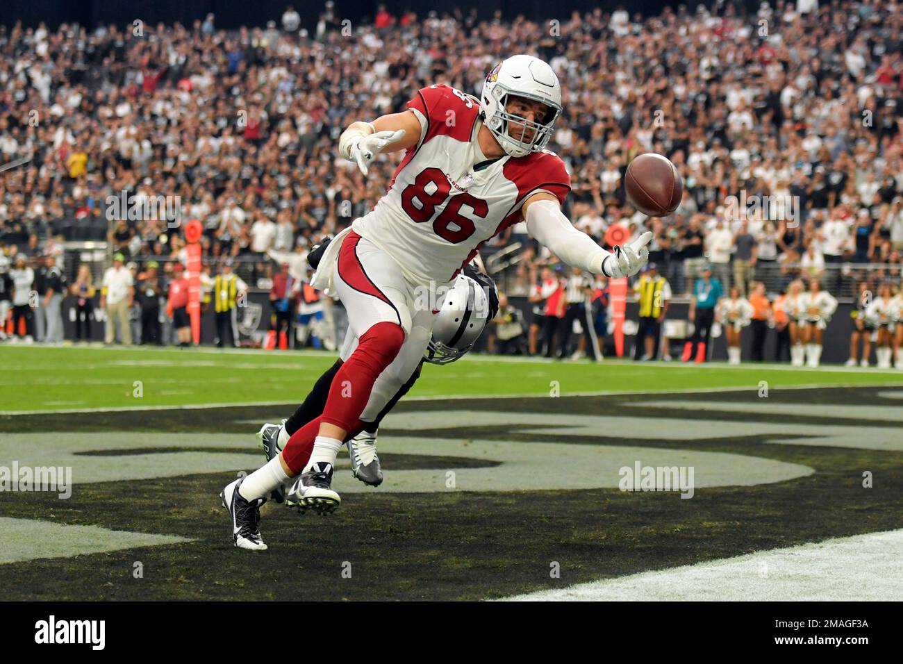 Arizona Cardinals tight end Zach Ertz (86) misses on catch attempt in ...