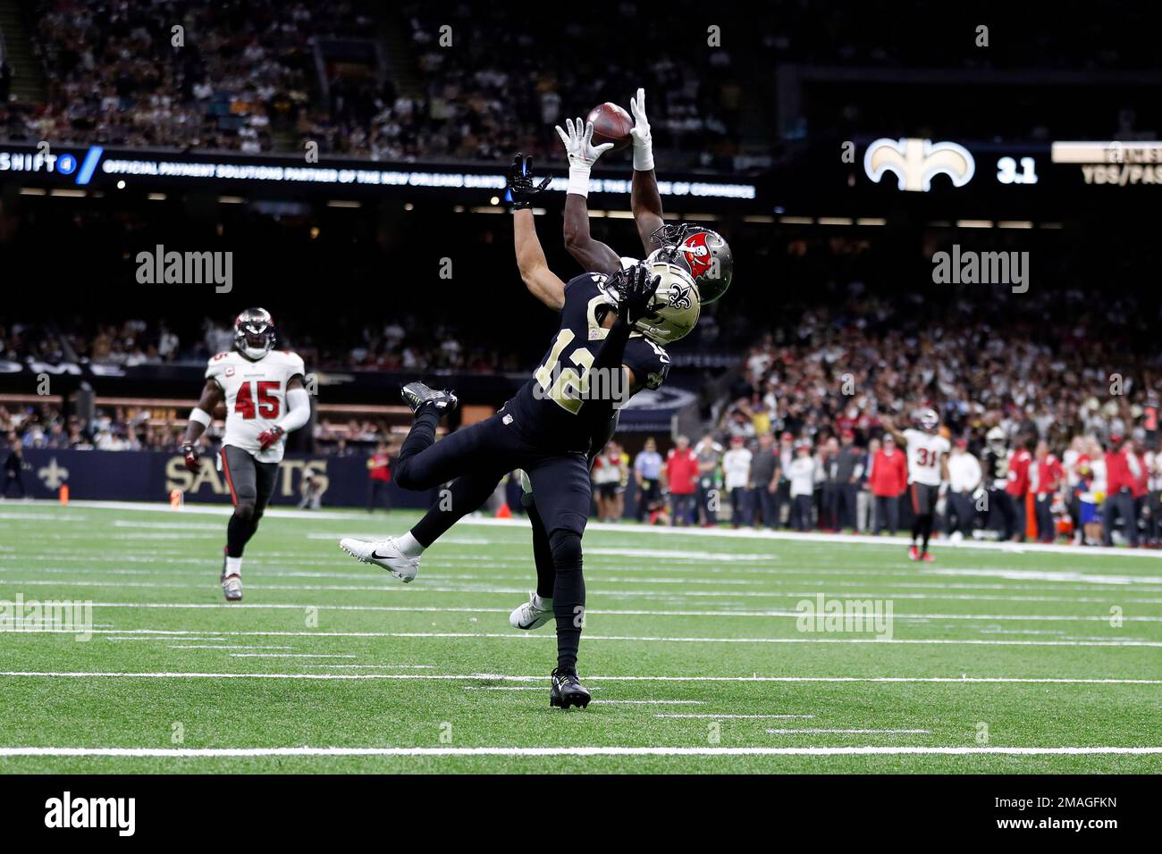Tampa Bay Buccaneers cornerback Jamel Dean (35) intercepts the ball ...