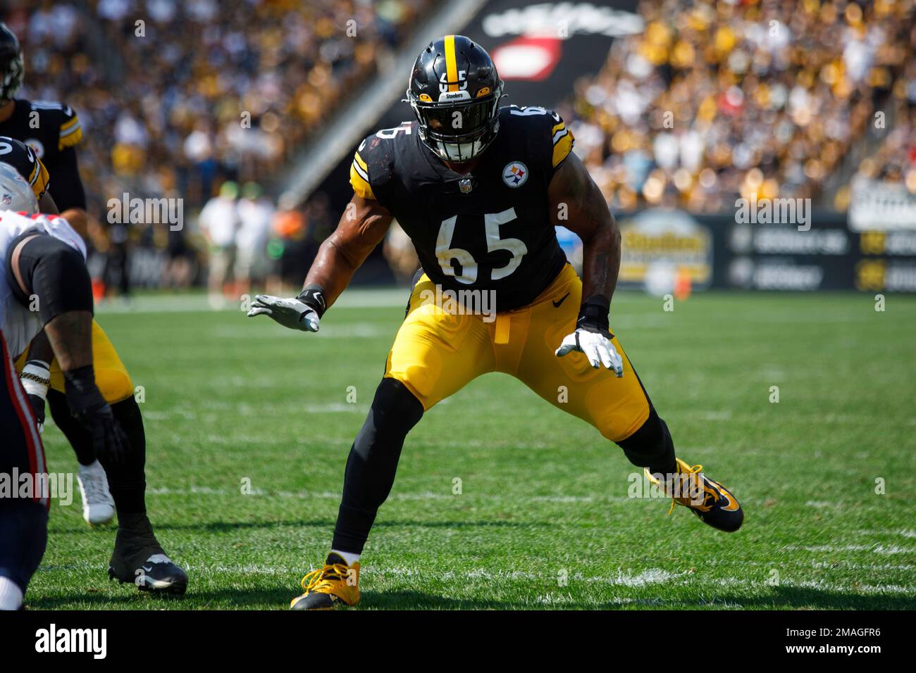 Pittsburgh Steelers offensive tackle Dan Moore Jr. (65) blocks during ...