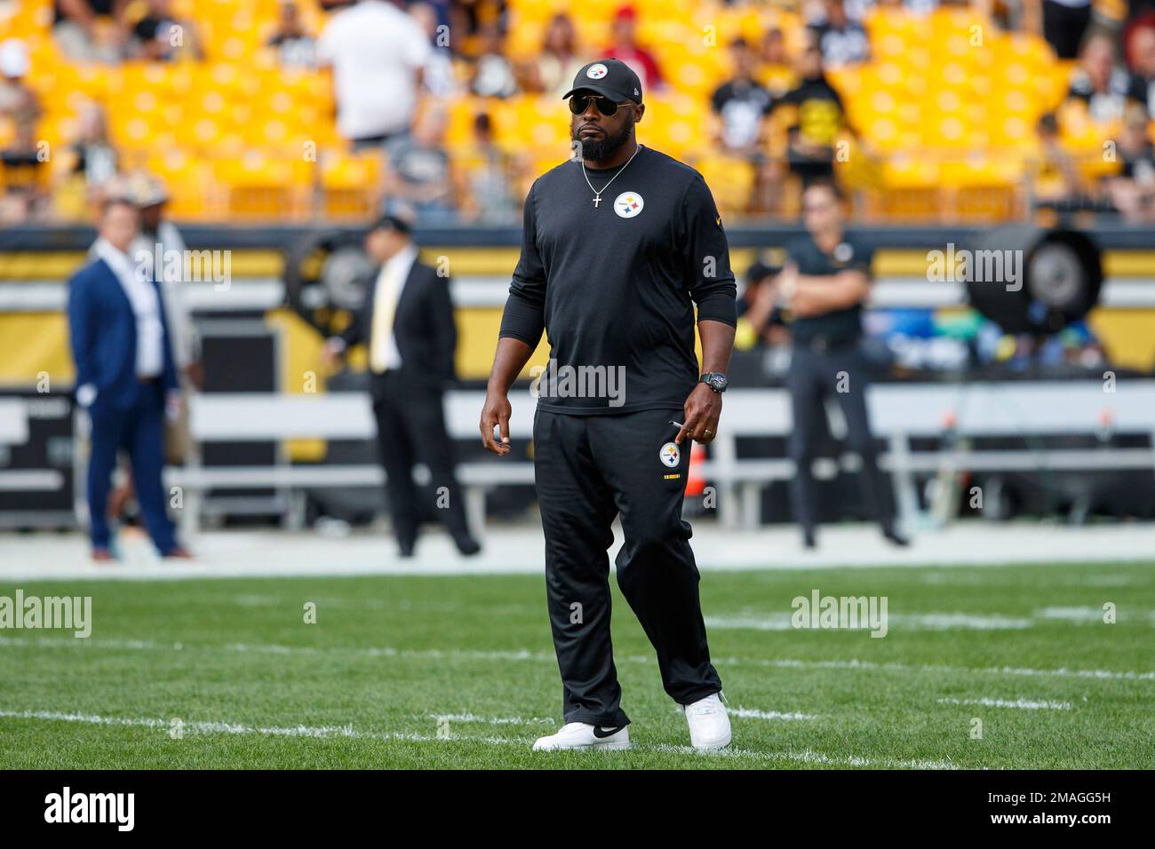 Pittsburgh Steelers head coach Mike Tomlin looks on before an NFL ...