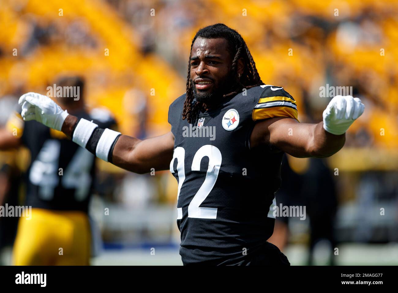 Pittsburgh Steelers running back Najee Harris (22) warms up before an ...