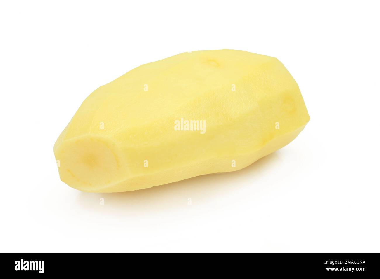 Single peeled raw potato isolated on white background Stock Photo - Alamy
