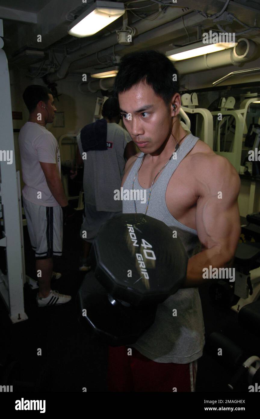 061119-N-5387K-042. Base: USS Kitty Hawk (CV 63 Stock Photo - Alamy