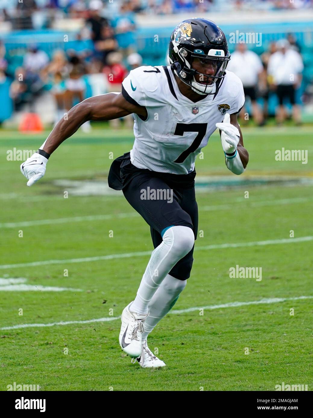 Jacksonville Jaguars wide receiver Zay Jones (7) plays against the ...