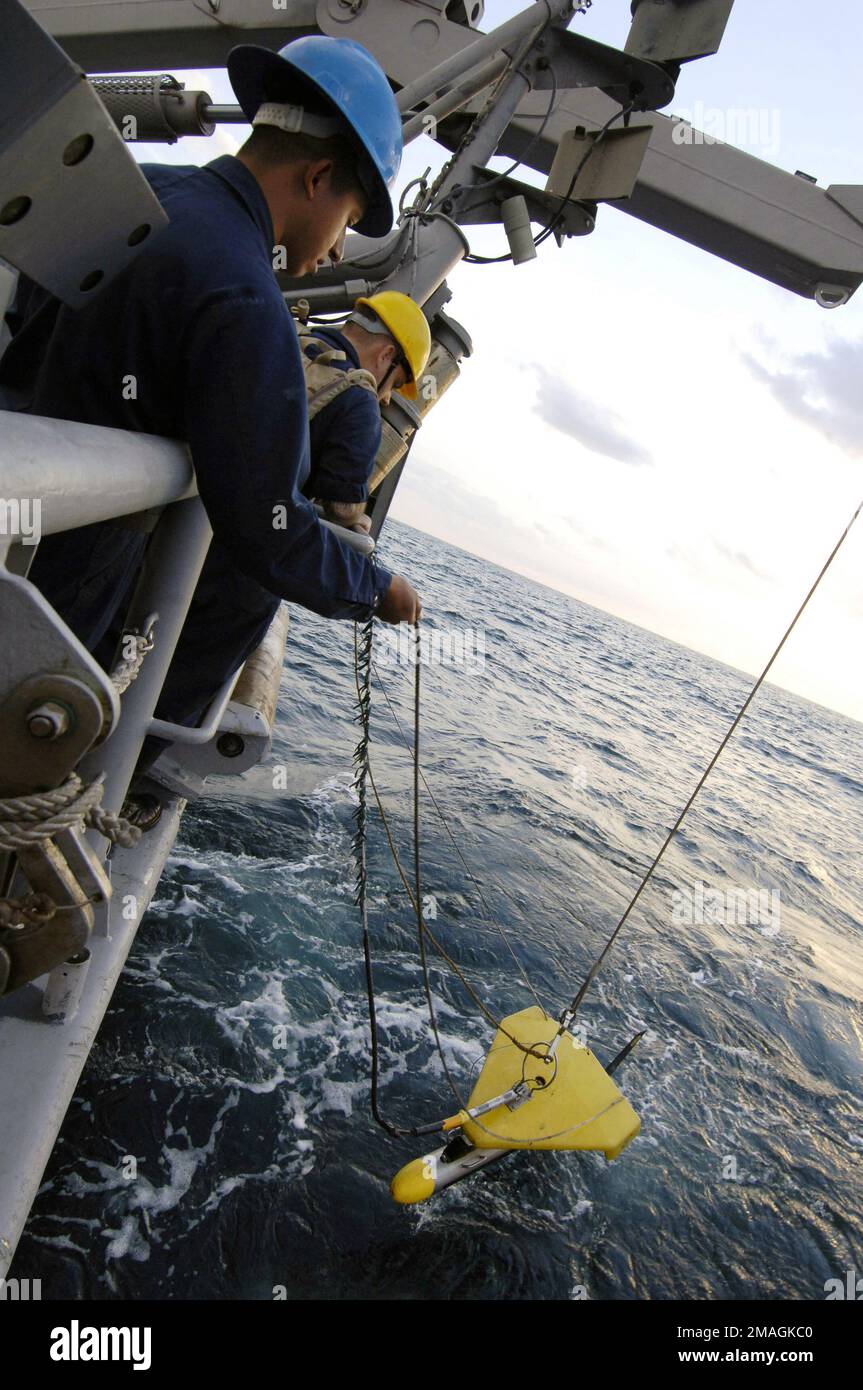 061205-N-5555T-007. Base: USS Ardent (MCM 12 Stock Photo - Alamy