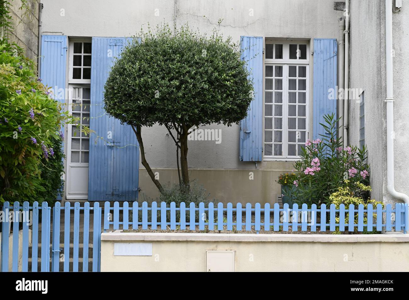 A typical house in the Marais Poitevin, seen at Magné, France Stock ...