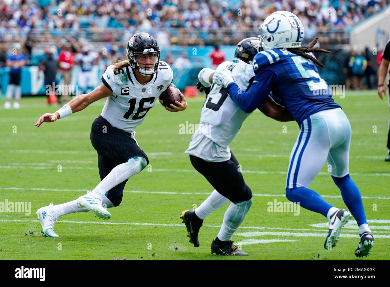 Jacksonville Jaguars quarterback Trevor Lawrence (16) scrambles against ...