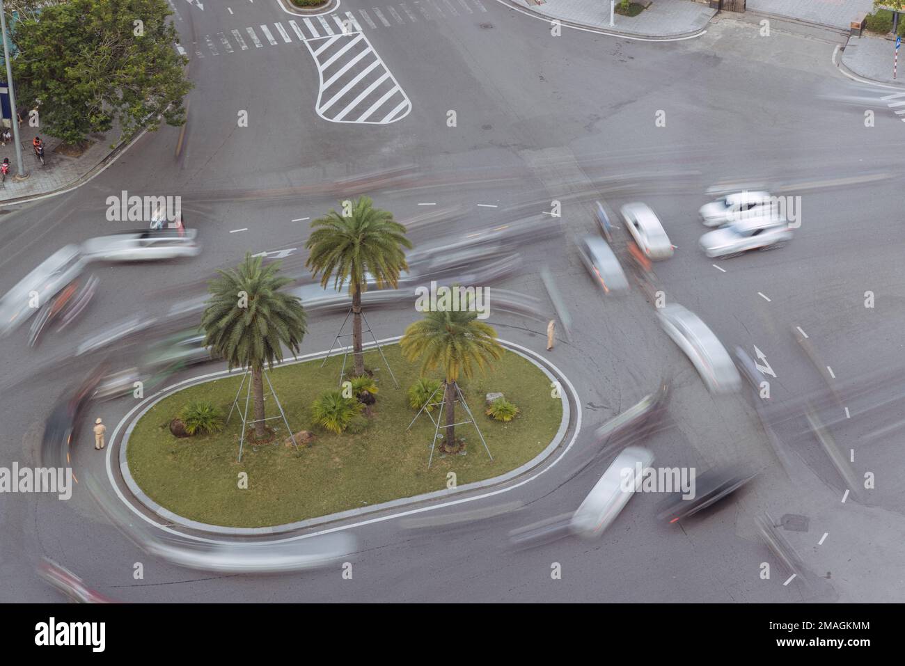 Long exposures of Traffic approaching the intersection of Hung Vuong ...