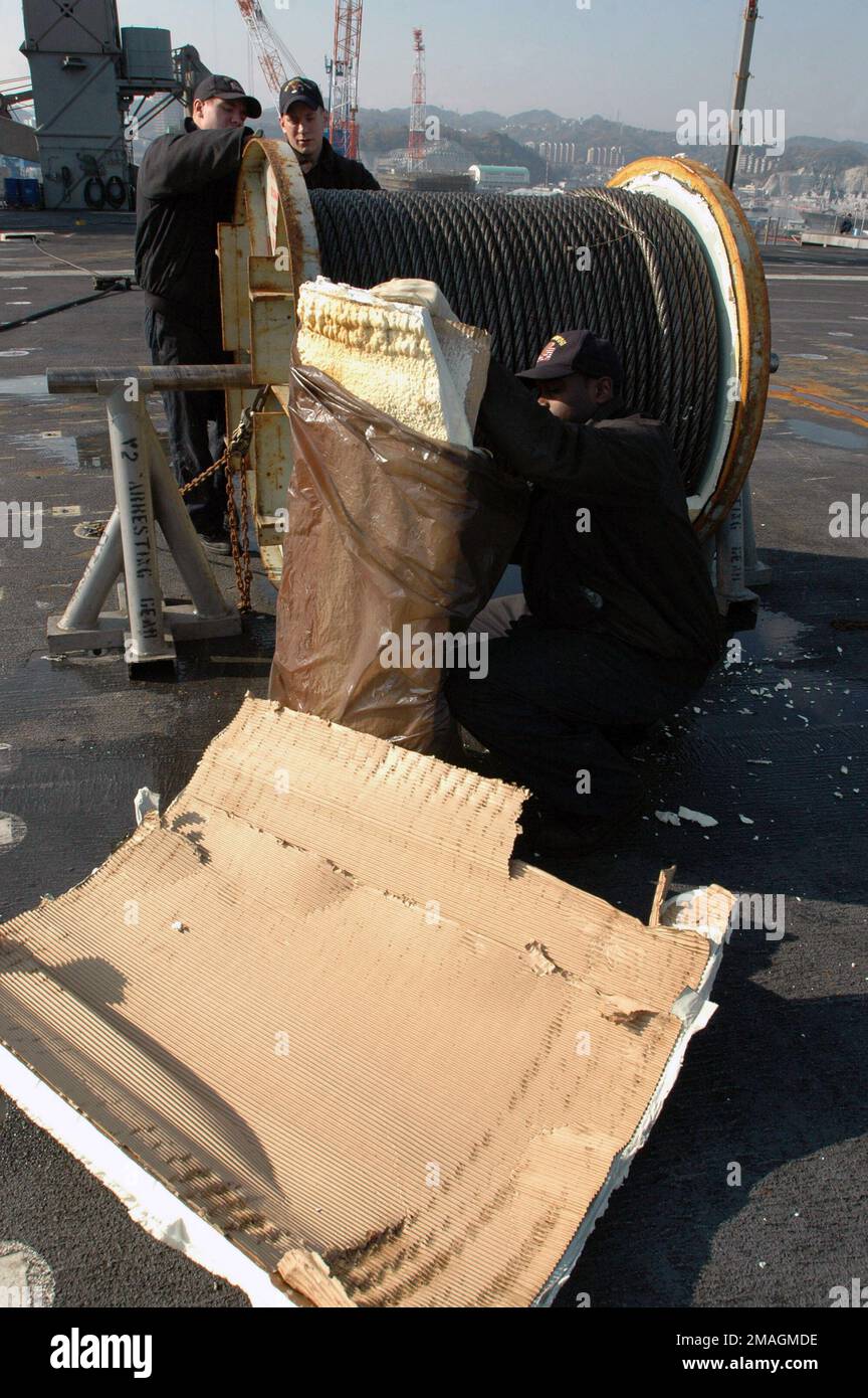 061213-N-3136P-018. Base: USS Kitty Hawk (CV 63 Stock Photo - Alamy